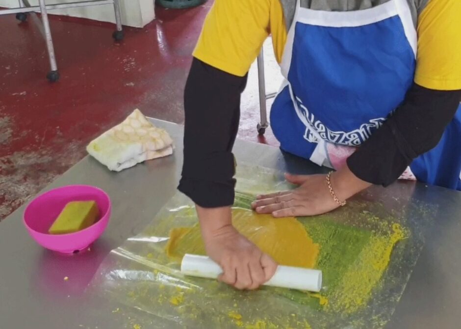 Tebaloi: The Delicious Sago Snack of the Melanau People | The Ambitious ...